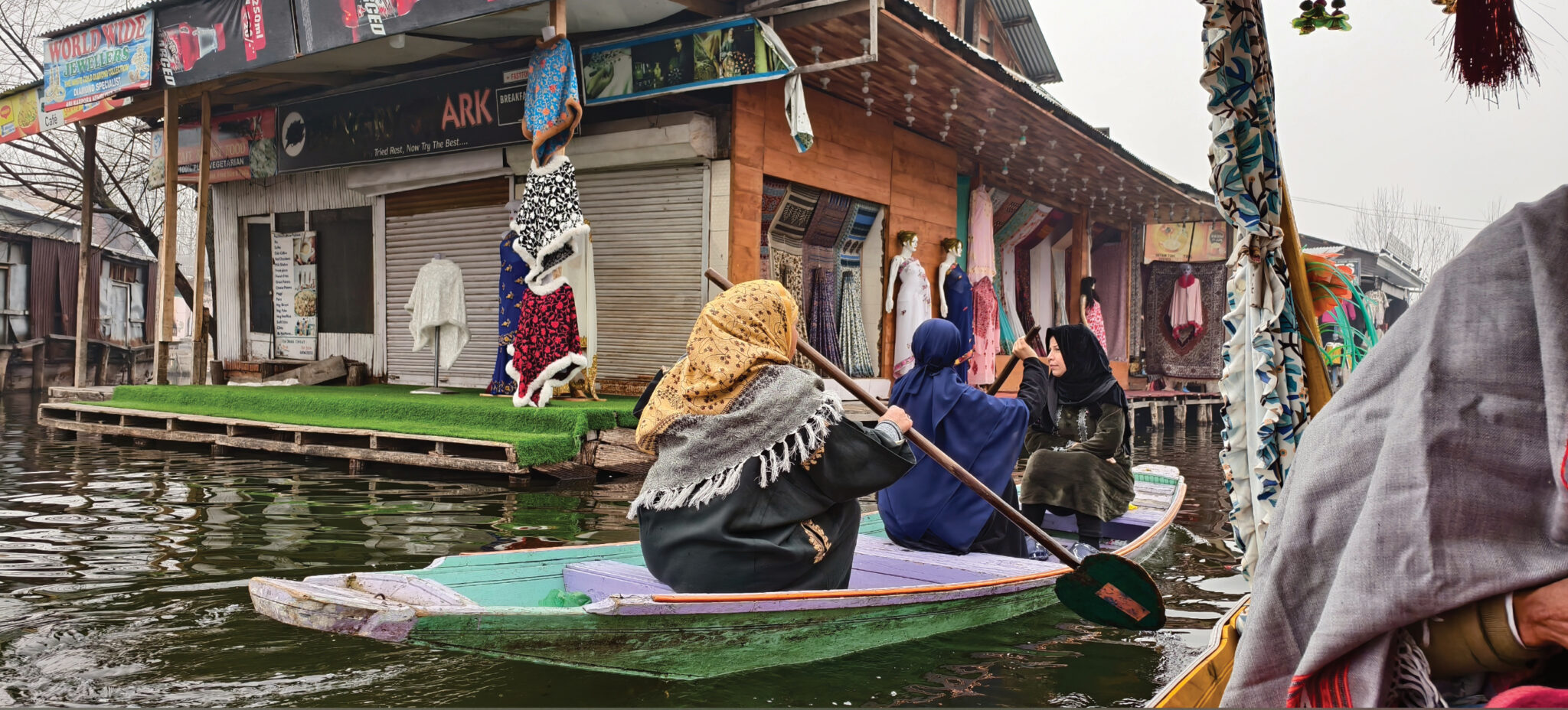 Shikara Shops — the Lifeline of Kashmir’s Tourism Economy - The Voices